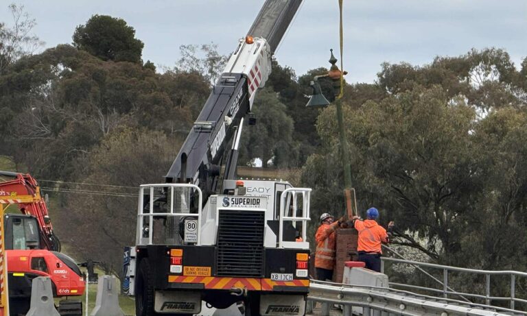 Heritage lamps removed from Junee's Kemp Street bridge