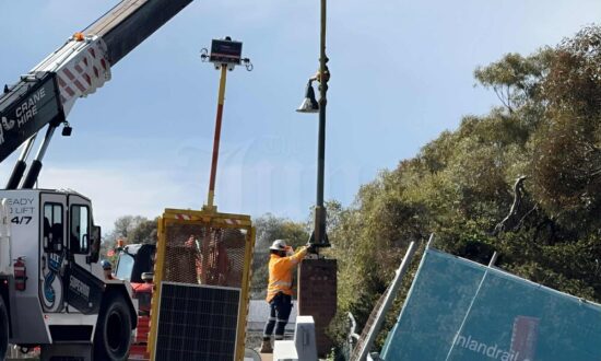 Heritage lamps removed from Junee's Kemp Street bridge