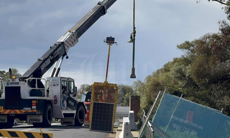 Heritage lamps removed from Junee's Kemp Street bridge